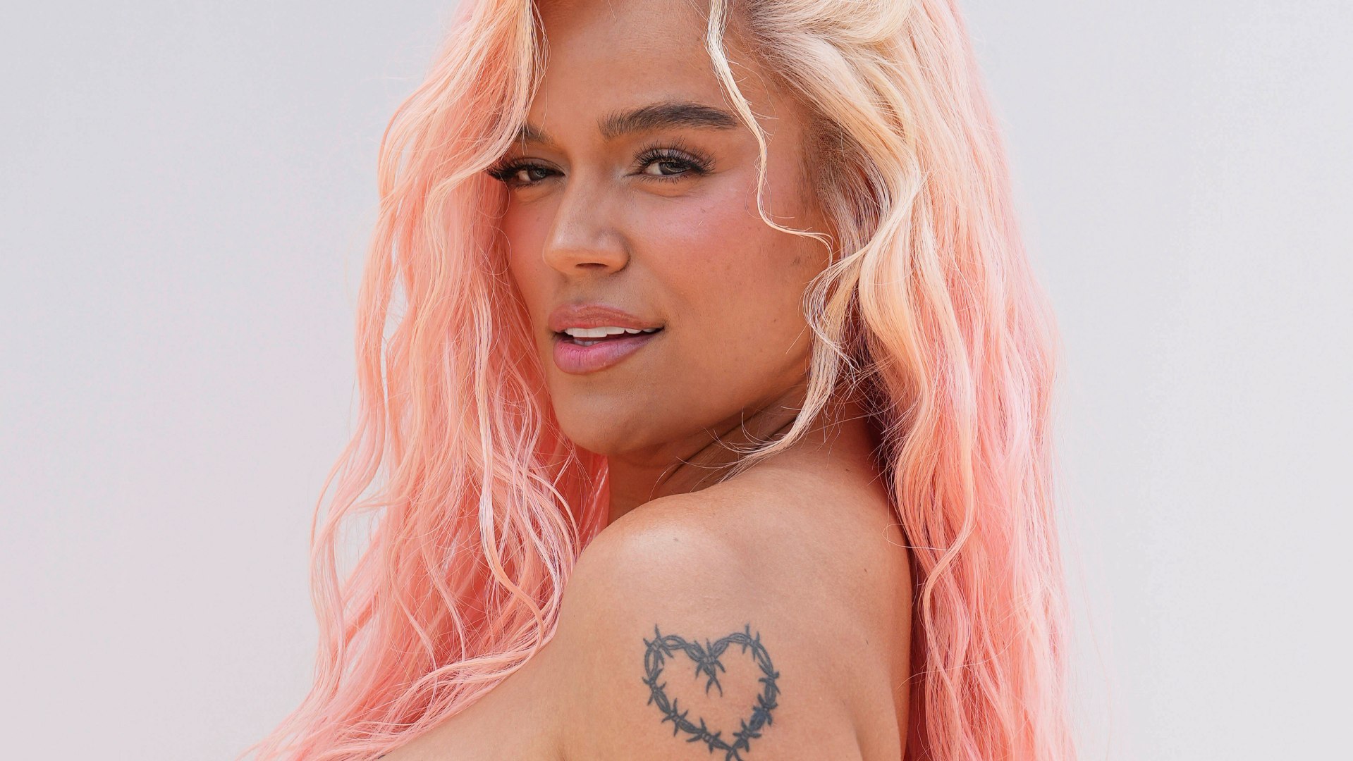 Karol G Celebra Cumpleaños 33 con Su Nueva Canción 'Contigo' | N+